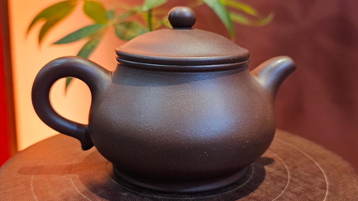 Pan Hu 番壶, 204.6ml, DiCaoQing ZiNi 底槽青紫泥, by our Collaborative Craftsm ...