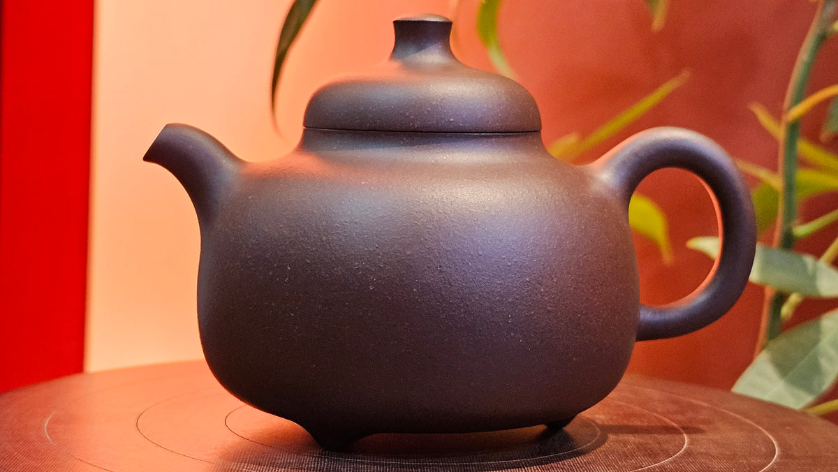 Ru Ding 乳鼎, 204.6ml, Di Cao Qing Zi Ni 底槽青紫泥, by our Collaborative Cra ...