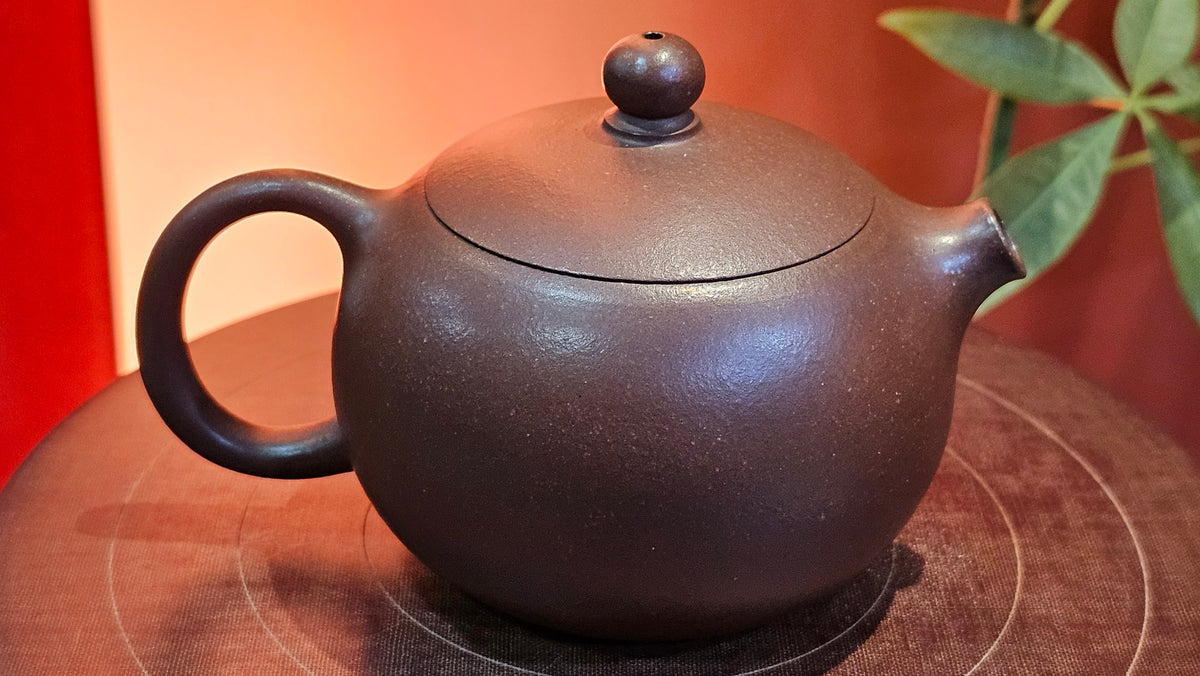 Xi Shi 西施, 176.6ml, Di Cao Qing Zi Ni 底槽青紫泥, by Craftsman Gu Xiao Ming ...